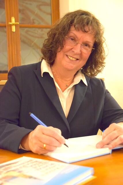 Sie kennt sich aus, in Stockerau: Maria-Andrea Riedler erzählt von ...