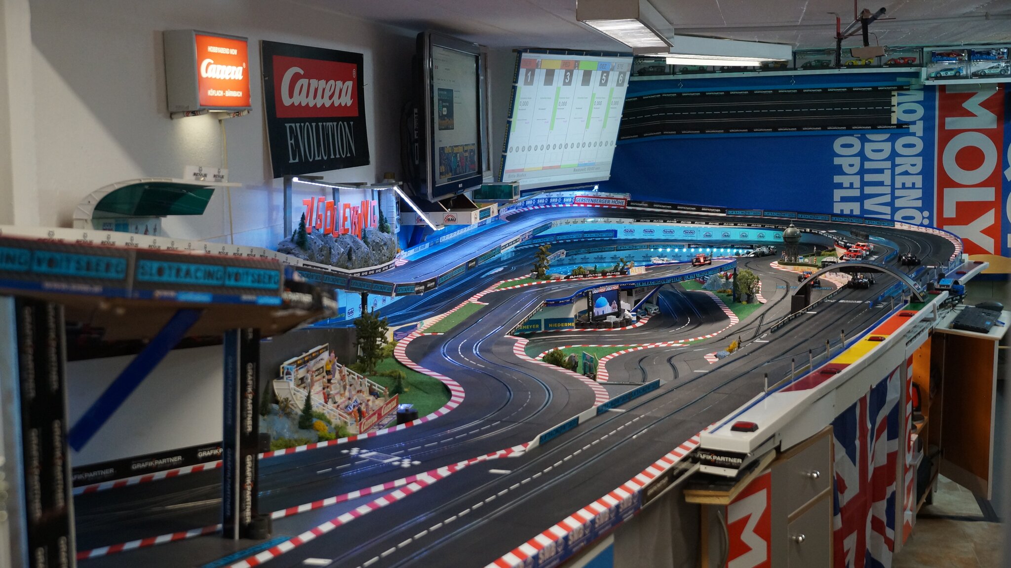 "Slotracing Voitsberg": 41 Meter lange Rennstrecke im eigenen Keller ...