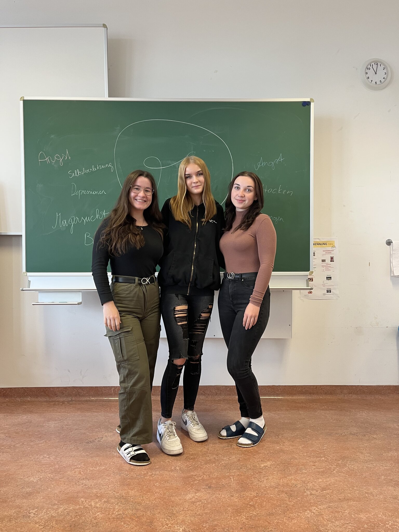 Internet als Tatort: Maturaprojekt zu Cybermobbing an der HLW Perg - Perg