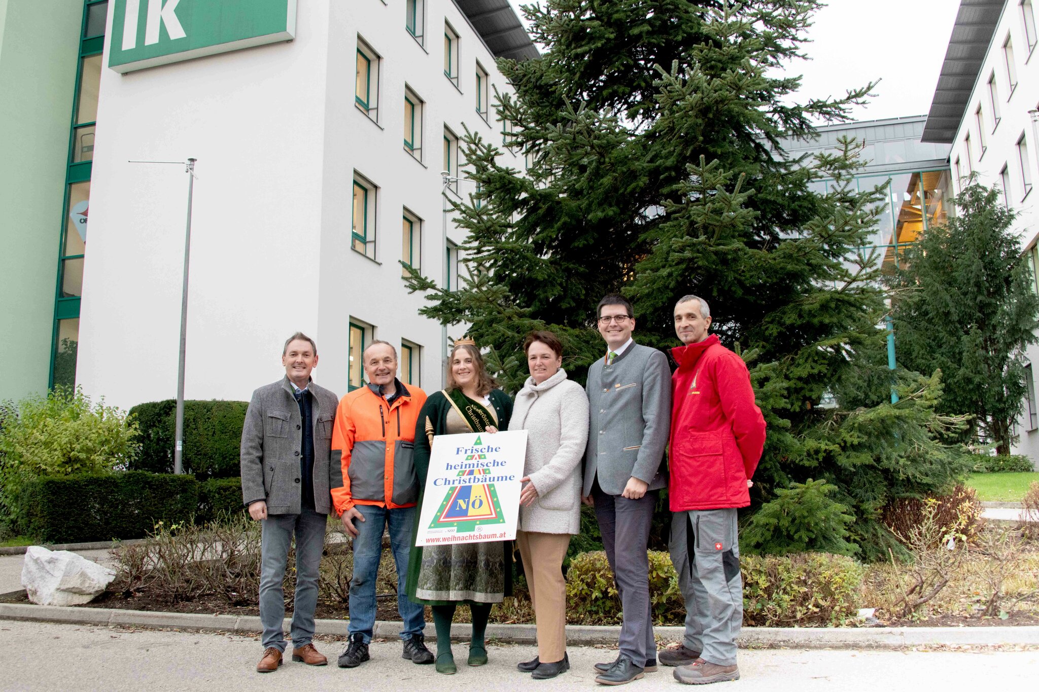 Christbaum: Baum der Landwirtschaftskammer NÖ kommt von der LFS Pyhra - St. Pölten
