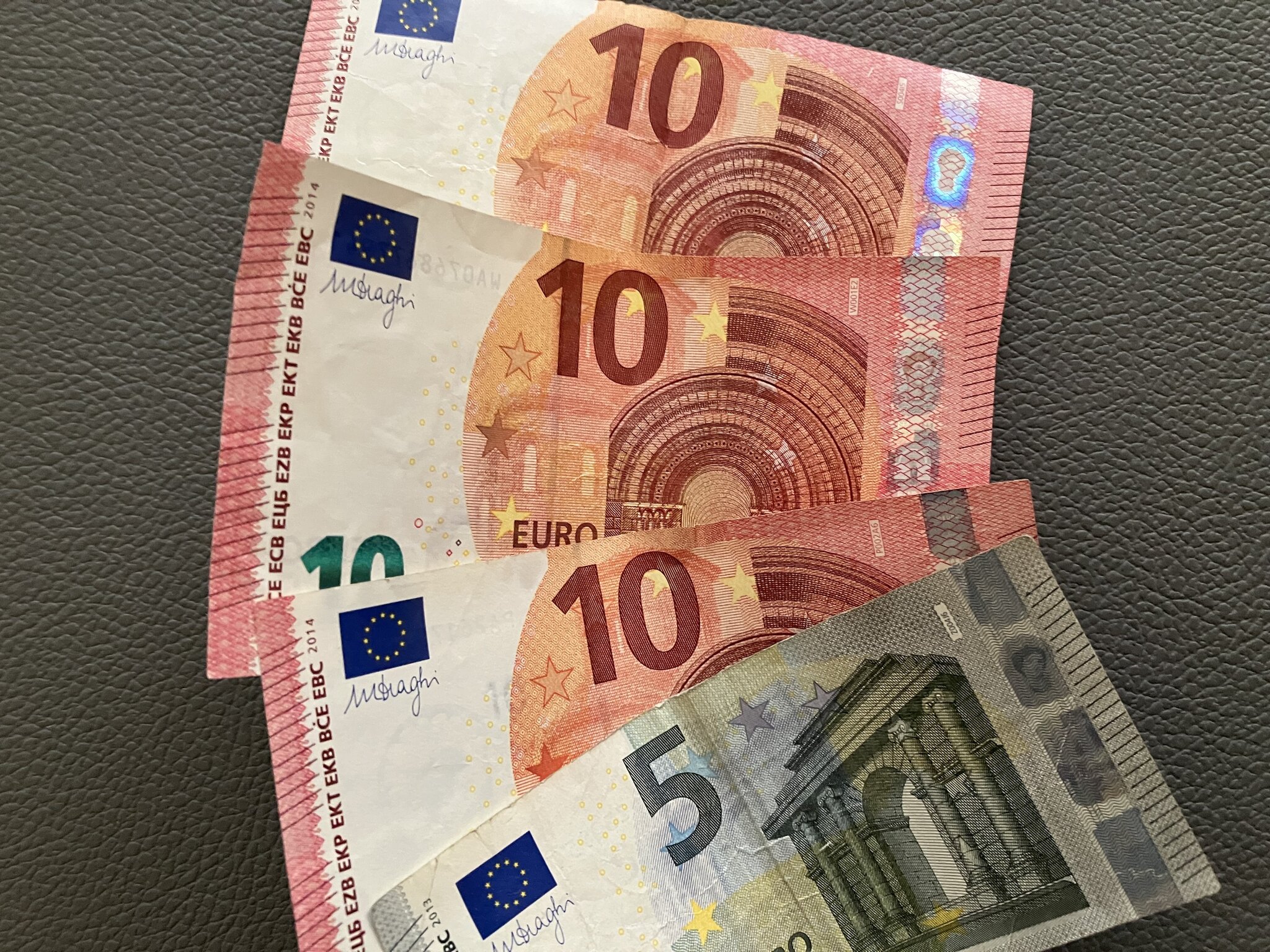 Neues Gutachten: Beamtenpensionen steigen bis 2028 im Schnitt auf 4000 ...