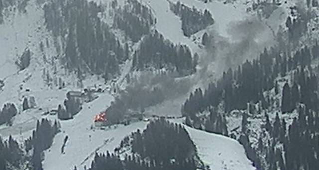 Hotel in Brand: Großeinsatz der Feuerwehr bei Dachstuhlbrand am ...