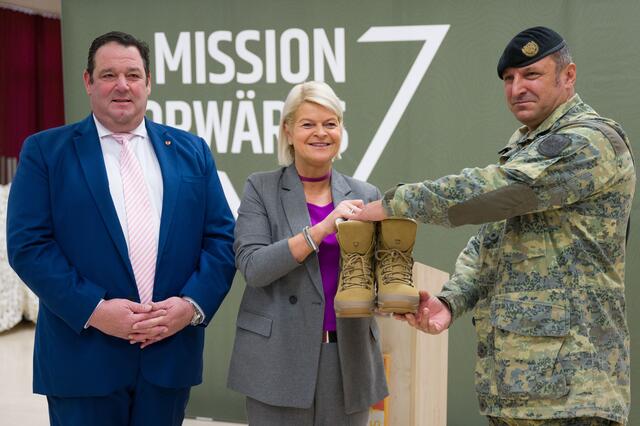 Ausrüstung Bundesheer: Neue Kampfstiefel für zwei Kasernen in NÖ ...