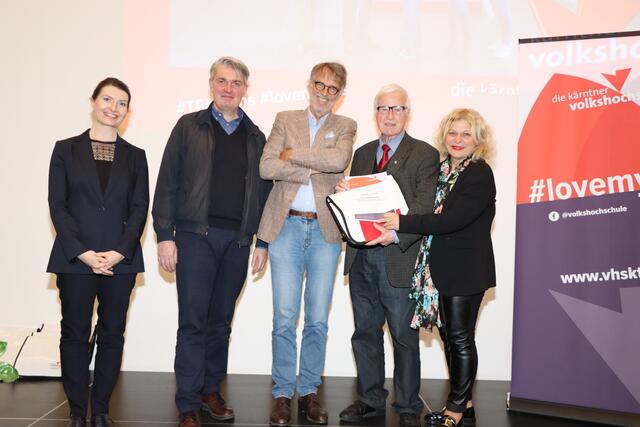 Gudrun Marktl, Gerhard Velisek...: Langjährige VHS-Kursleiter geehrt ...