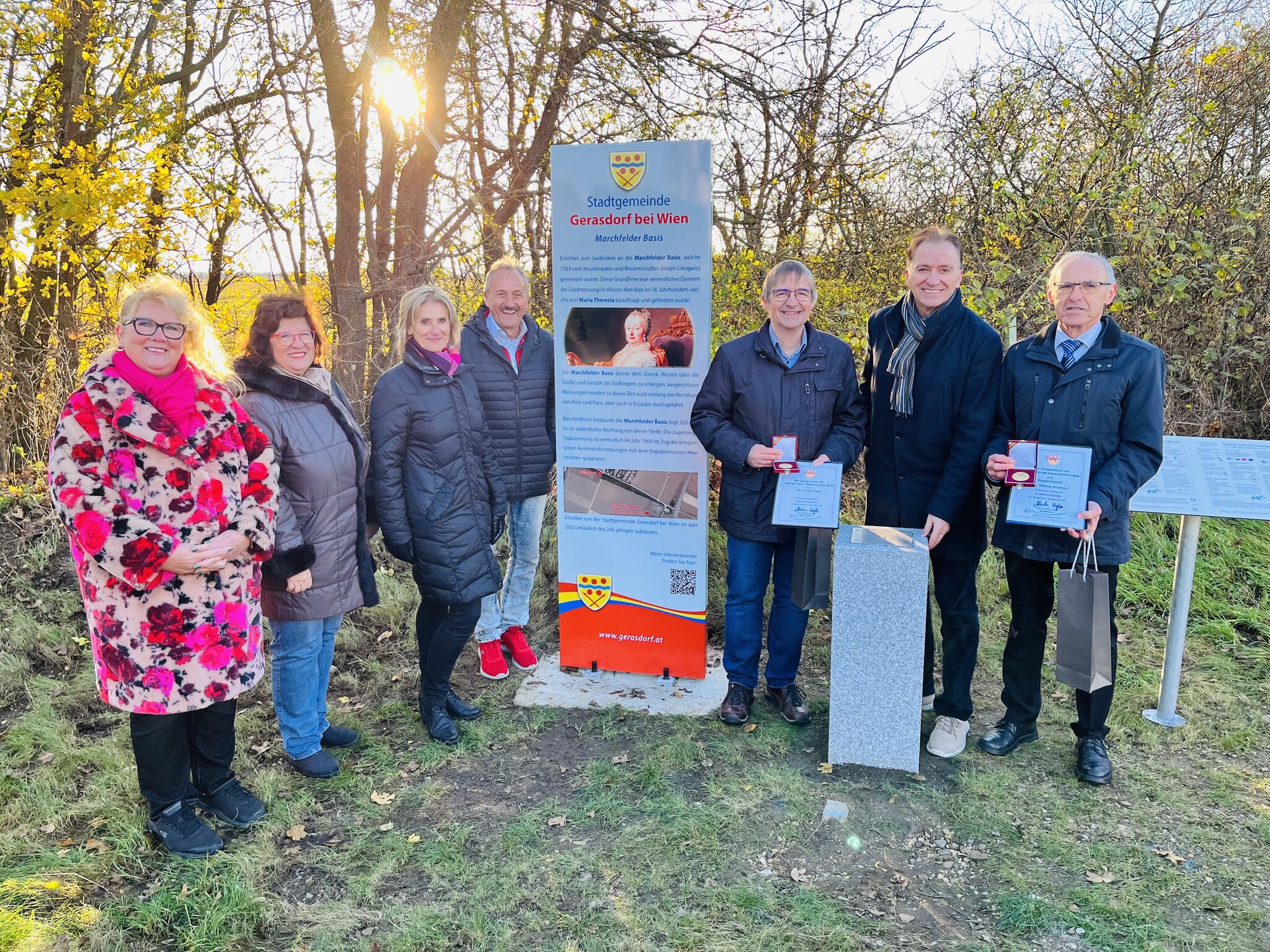 Historisches Rätsel gelüftet: Gedenkstein zur Marchfelder Basis in ...