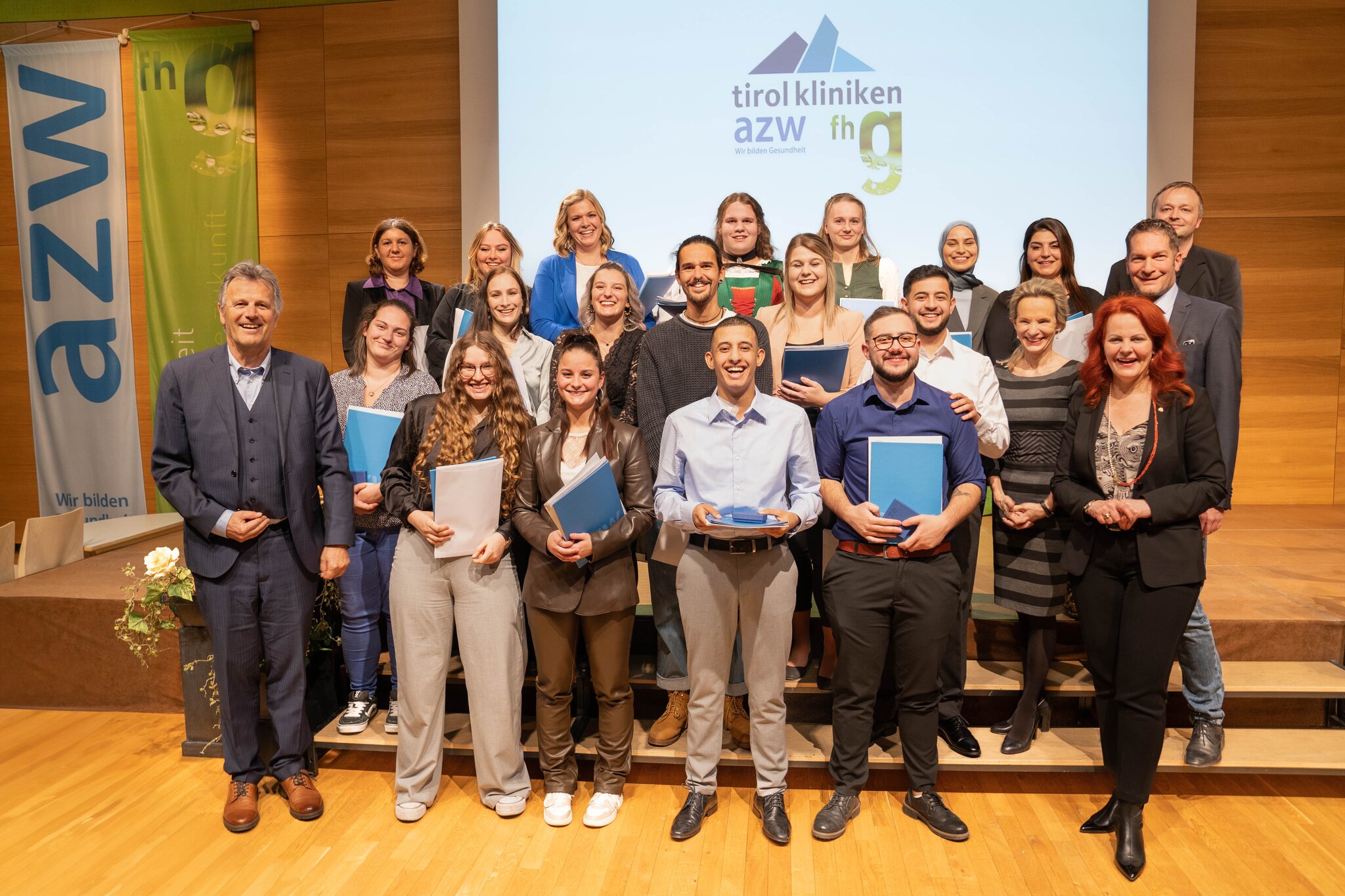 Ausbildung: 44 neue Pflegeexpertinnen und Pflegeexperten für Tirol - Tirol