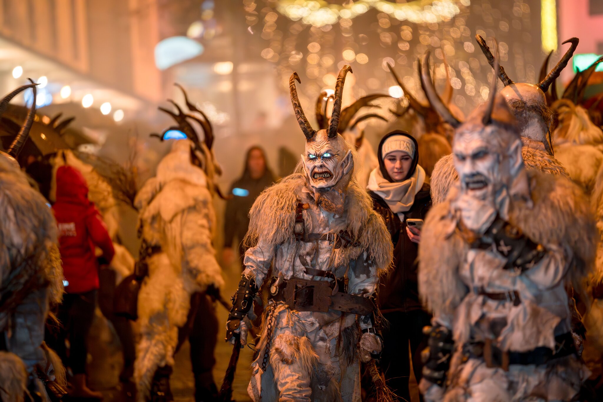 Große Bildergalerie: Trotz Regen viel los beim Krampuslauf in Villach ...