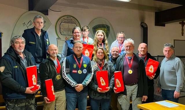 Krampus und Nikolaus für die Teilnehmer: Faustfeuerwaffen-Krampus ...