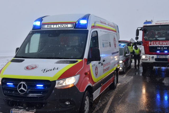 Weigelsdorf: Frontalzusammenstoß von PKWs fordert zwei Verletzte ...