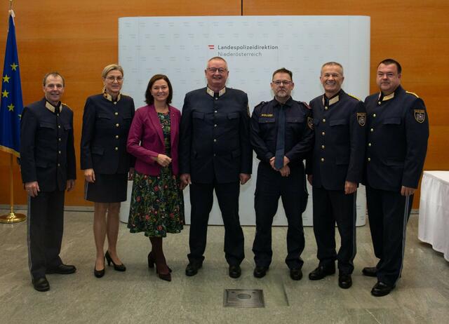 Polizisten geehrt: Auszeichnungsfeier der LPD NÖ - Gänserndorf