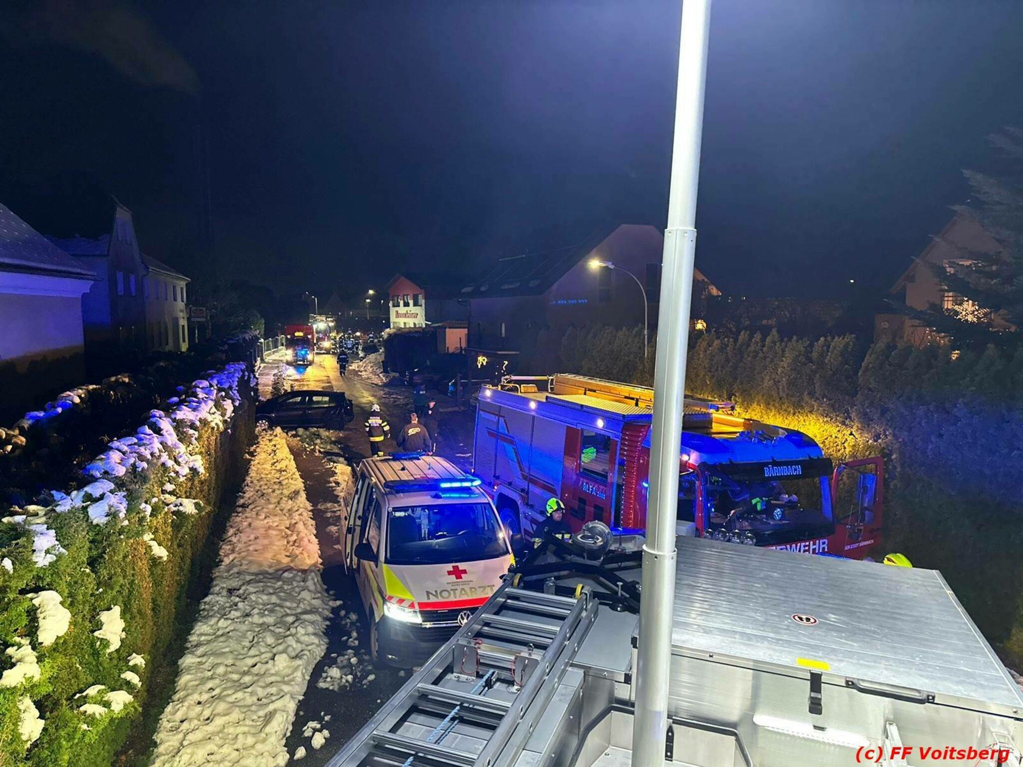 Bärnbach - Alte Bundesstrasse: Menschenrettung nach Verkehrsunfall ...