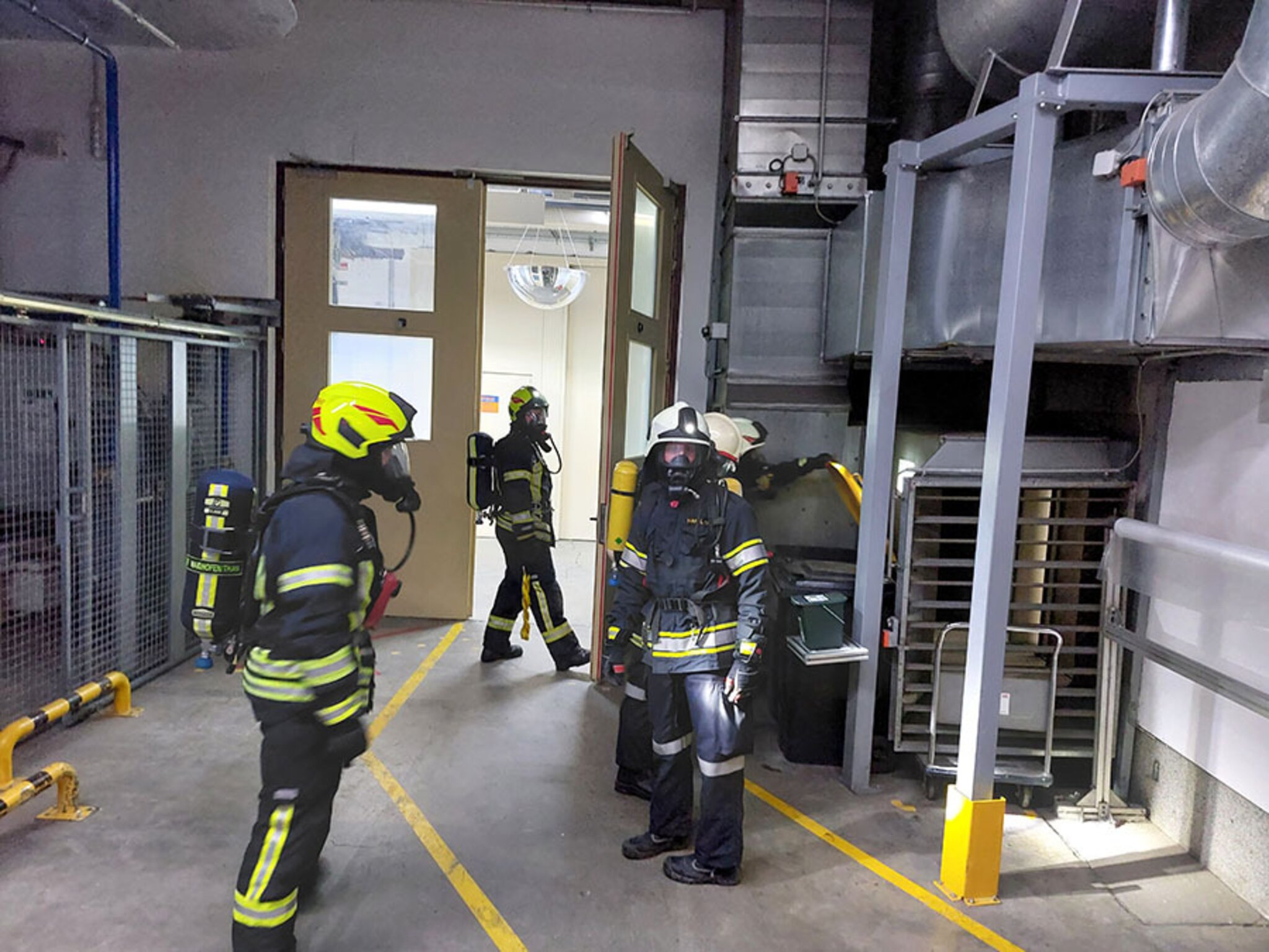Großeinsatz in Dimling: Brandalarm bei TE Connectivity - Waidhofen/Thaya