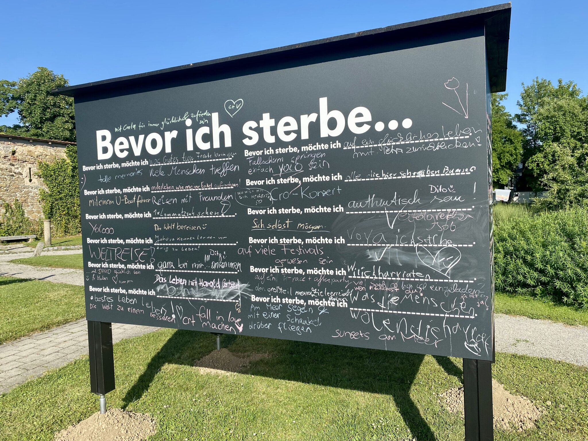 Kunstaktion von Mobilem Hospiz: „Bevor ich sterbe“-Tafel wandert nach ...