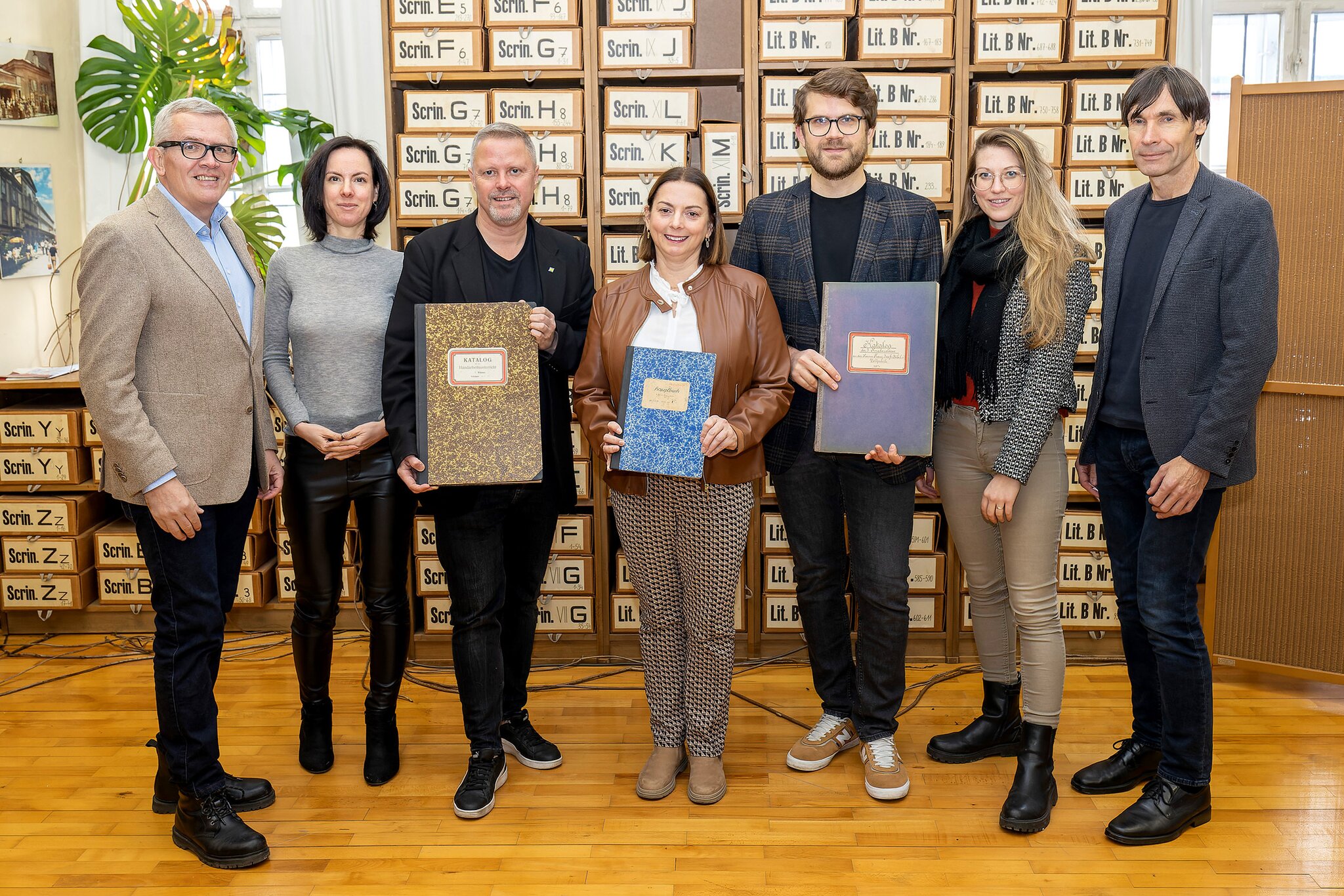 VS Baumkirchnerring: Ältere Schulmatriken wurden an Stadtarchiv ...
