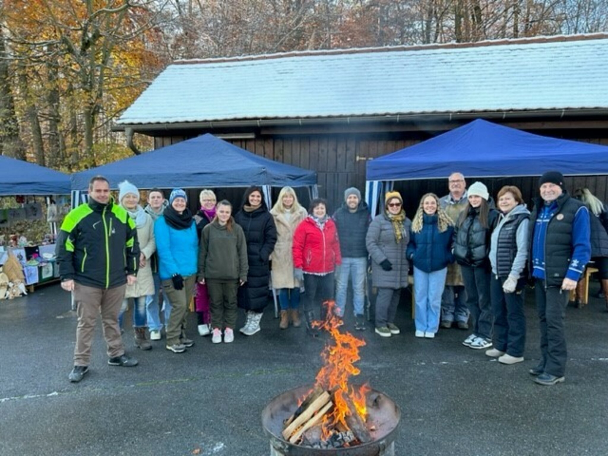 Advent im Bezirk Weiz: Adventstandl’n in Gschmaier beim Strohdach`l - Weiz