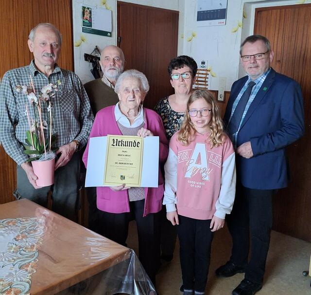 Gratulationen: Herta Wolf feierte ihren 90. Geburtstag - Waidhofen/Thaya