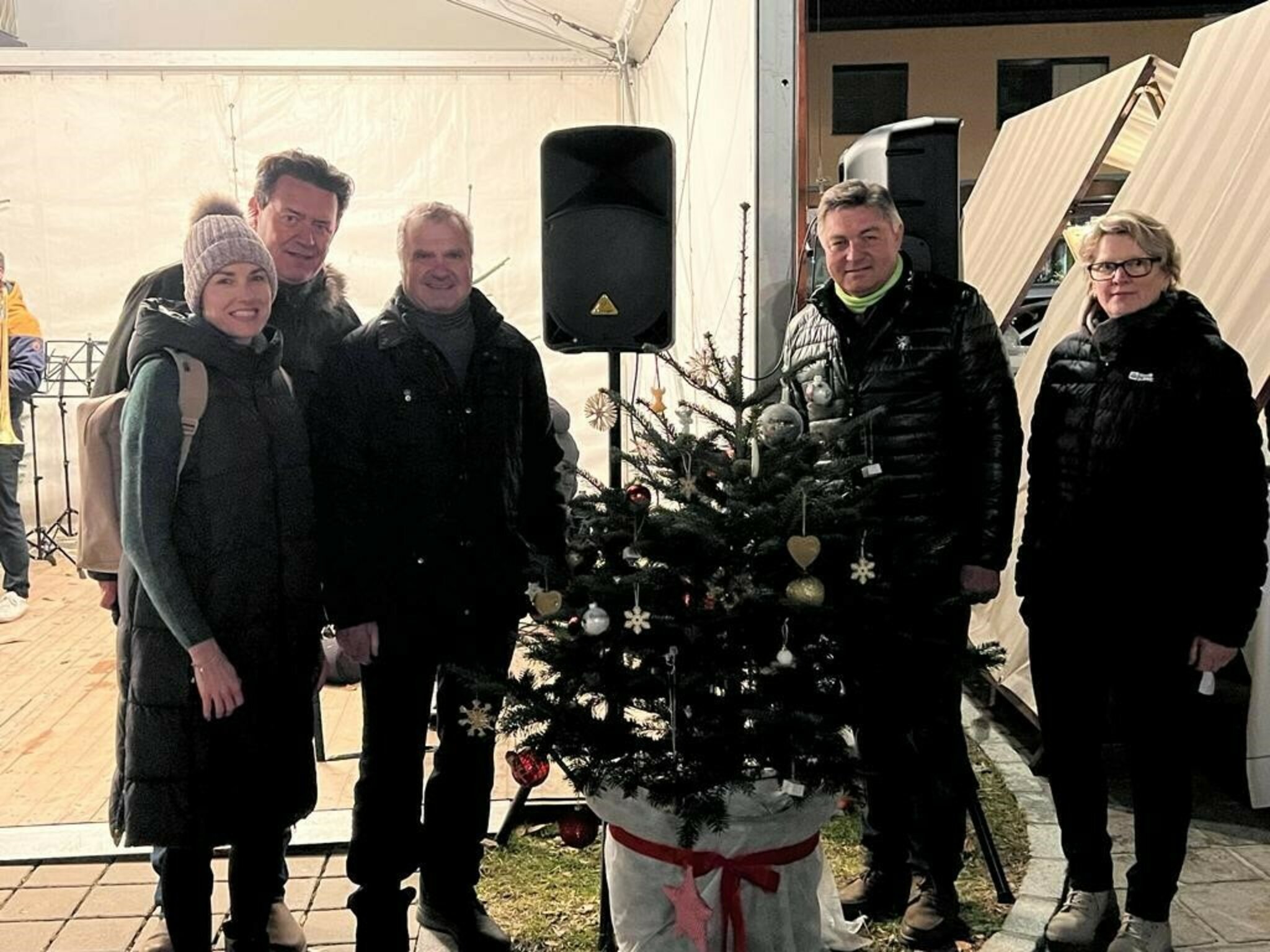 Gnaser Weihnachtsbaum: BürgerInnen aus Gnas schmückten den Gnaser ...
