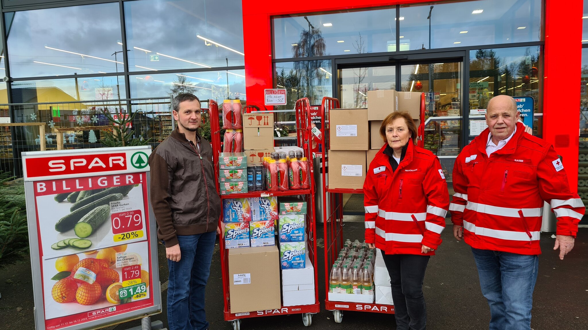 Spar Uttendorf: Waren im Wert von 1.000 Euro für den Rotkreuz-Markt ...