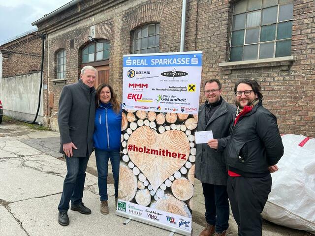 Männergesangsverein Wiener Neustadt: Spendenübergabe an "HolzmitHerz ...