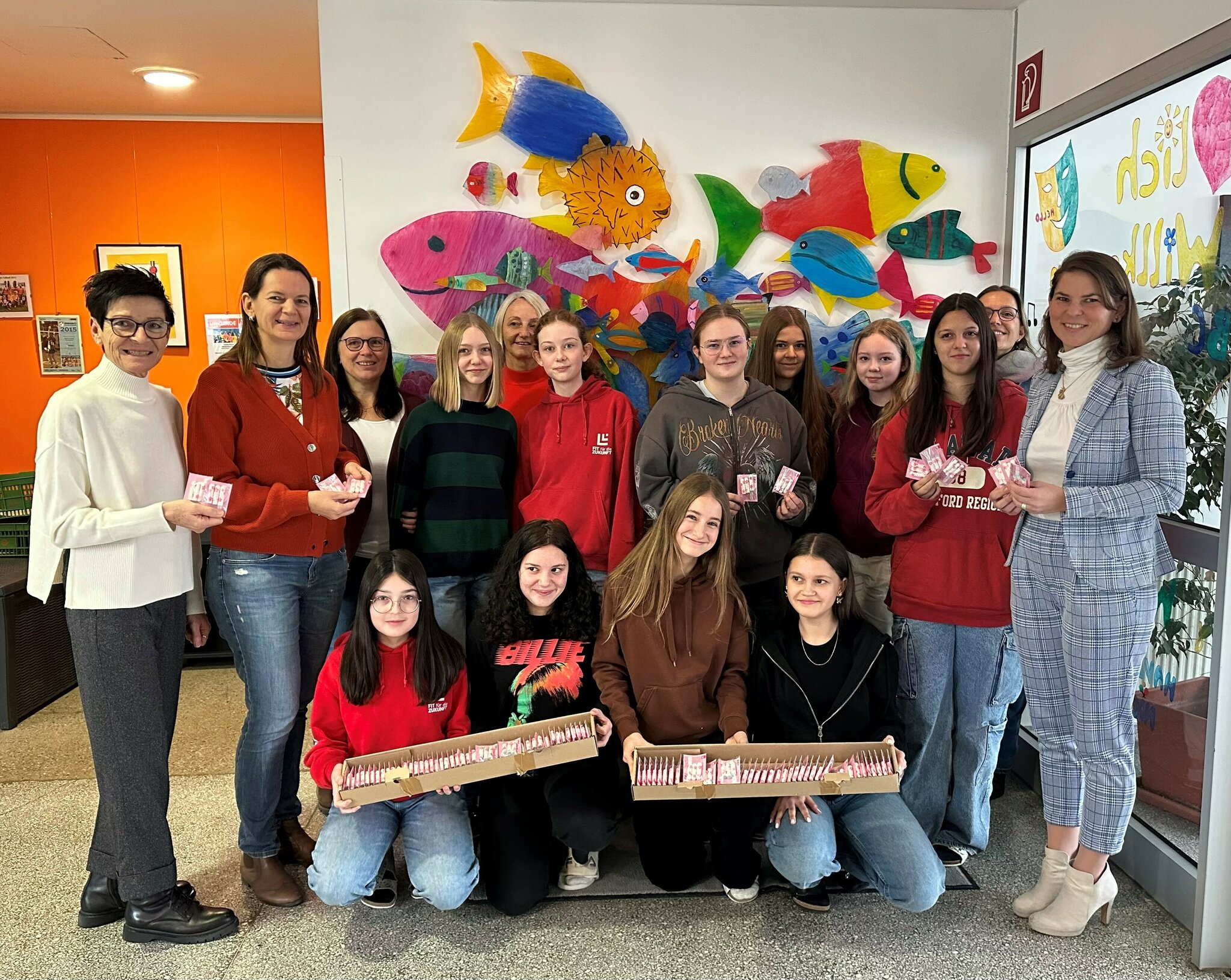 SMS St. Valentin: Ready for Red: Gratis-Periodenprodukte für ...