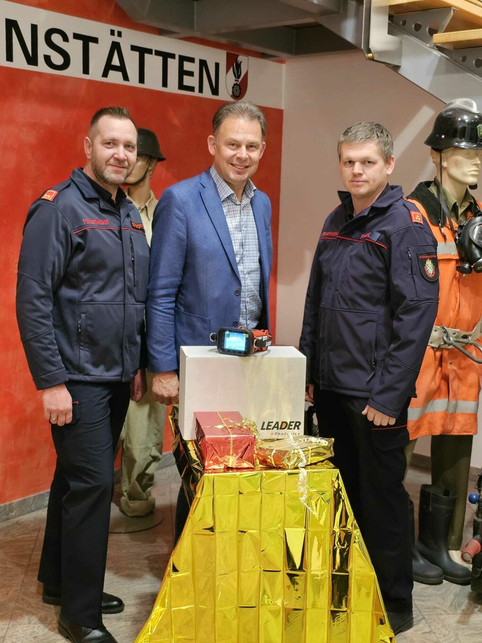 Feuerwehr: Frühes Weihnachtsgeschenk für die Freiwillige Feuerwehr ...