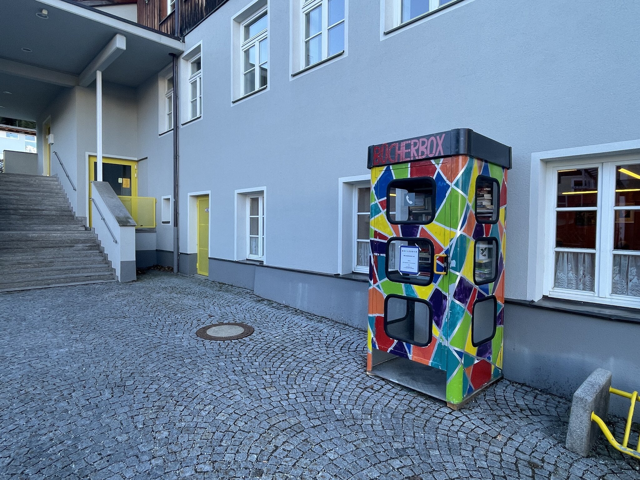 Für Literaturbegeisterte: Rinn hat jetzt eine Bücherbox bei der Volksschule - Hall-Rum