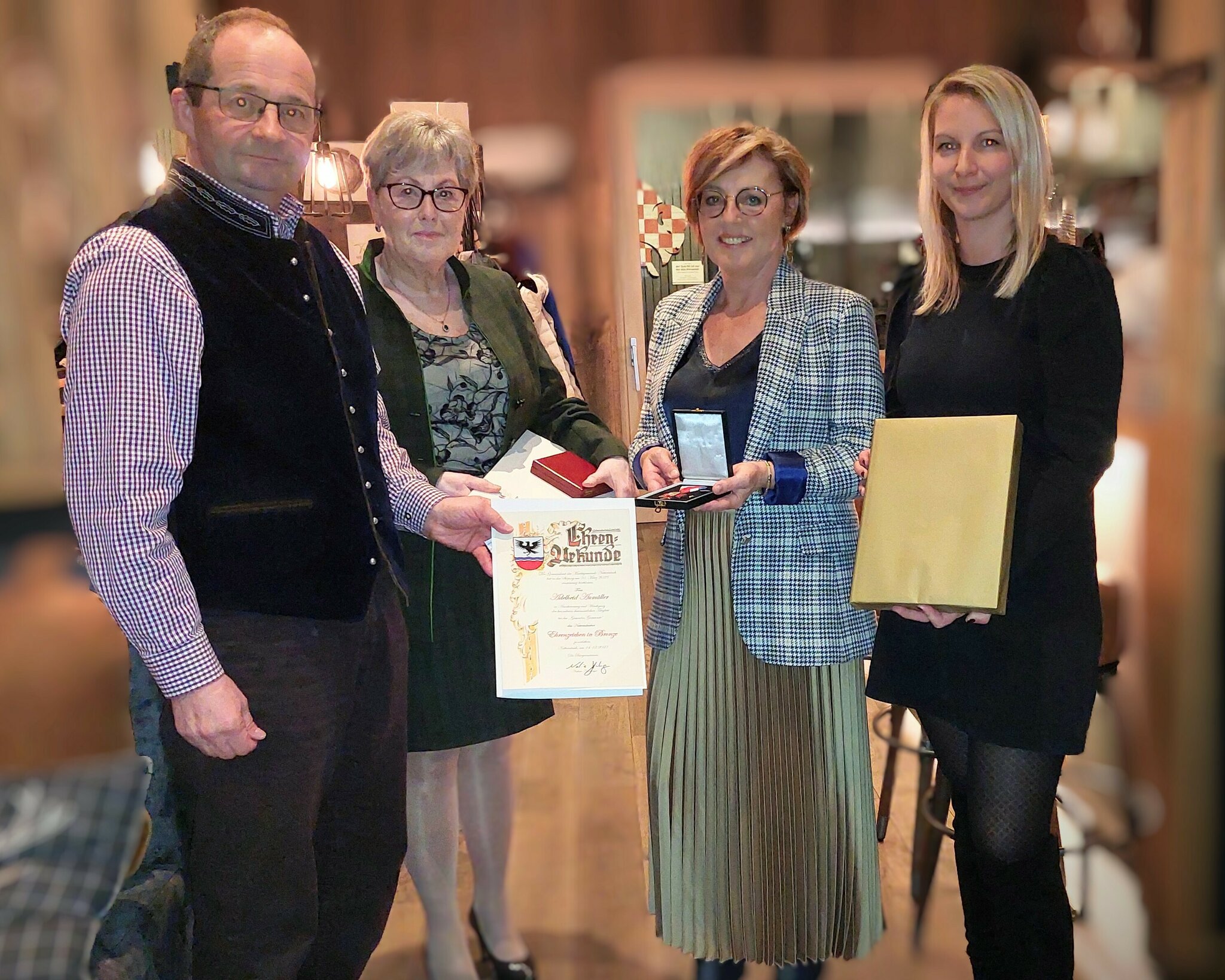 Besondere Verdienste: Ehrenzeichen für engagierte Natternbacher - Grieskirchen & Eferding