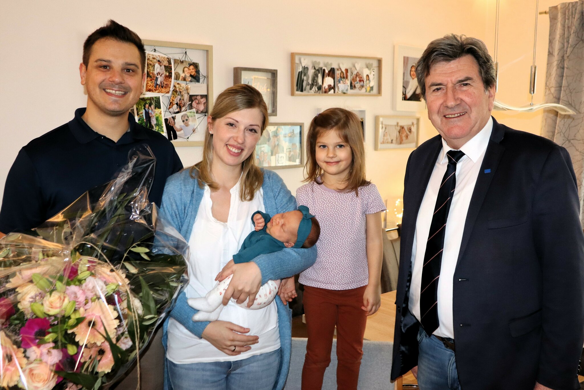 Sanatorium Graz-Ragnitz: Klein-Antonia machte die Familie zum Quartett ...