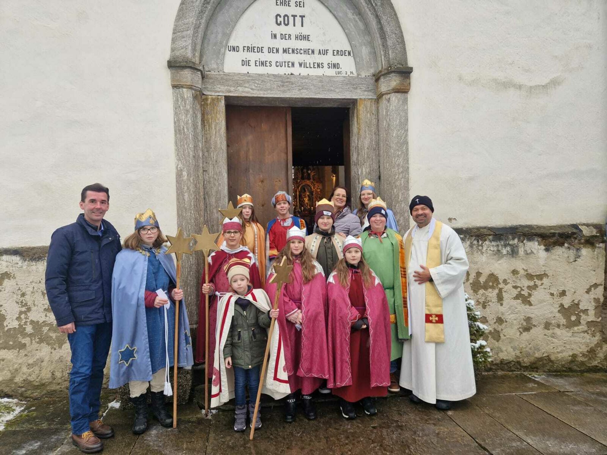 Mit Dechant Lawrence Pinto: Stimmungsvolle Messen in Lölling und ...