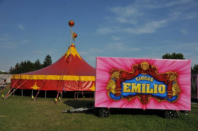 Circus Emilio verzaubert Straß im Straßertale mit tierfreier Show am ...