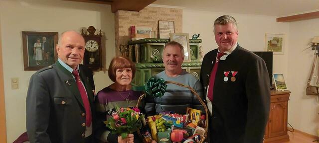 Goldene Hochzeit: Kameradschaft Ramingstein ehrt Alois und Annemarie ...