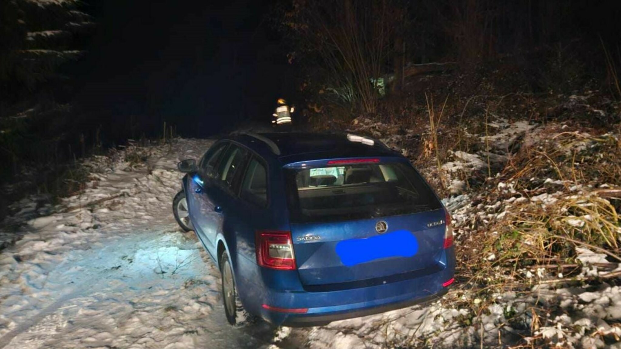 Feuerwehr im Einsatz: Auto kam ins Rutschen - Steyr & Steyr Land