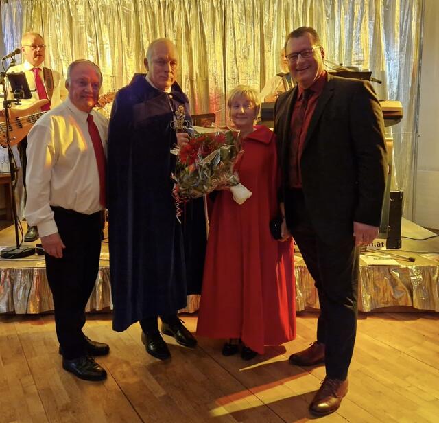 Zum 25-Jahre-Jubiläum: Prinzenpaar eröffnete den Nelkenball in ...