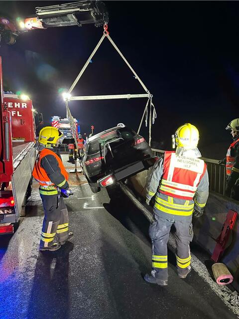 Unfall auf der S4: Zwei Fahrzeuge kollidierten auf der Schnellstraße ...