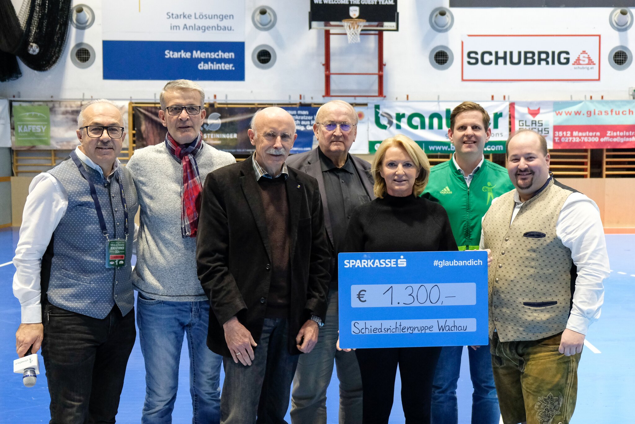 Fußball Hallenturnier: Schiedsrichter beweisen großes Herz - Krems