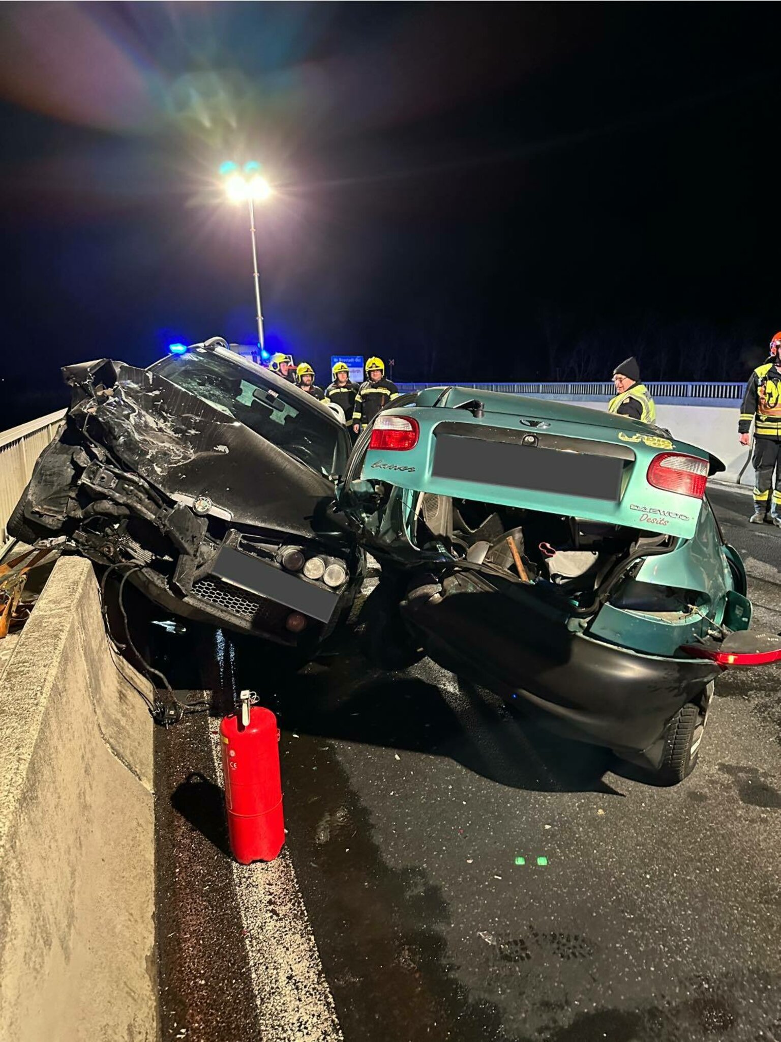 Unfall auf der S4: Zwei Fahrzeuge kollidierten auf der Schnellstraße ...