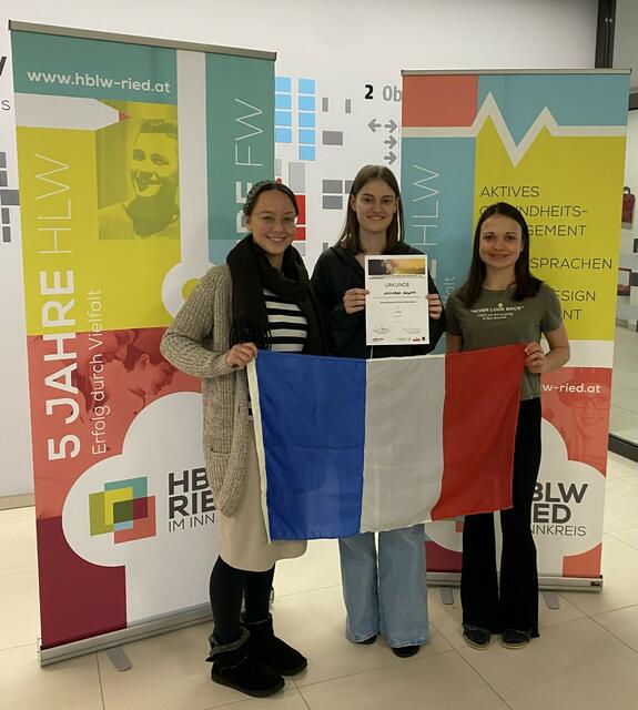 3 Siegerinnen: HBLW Ried triumphiert beim Fremdsprachenwettbewerb in ...