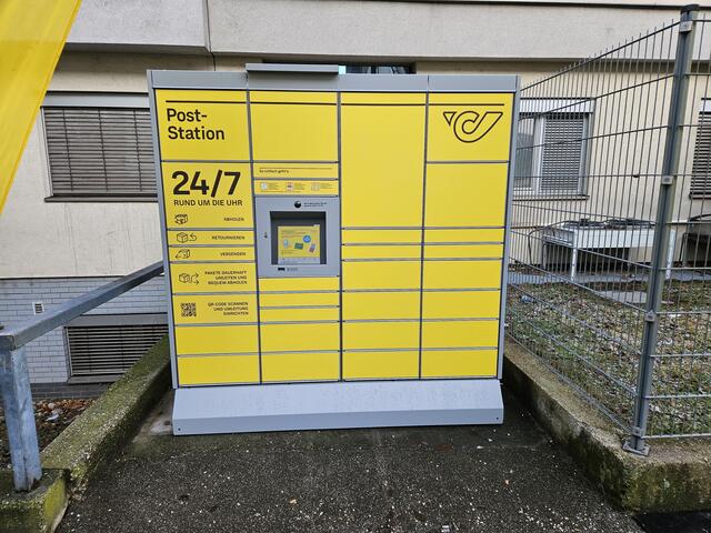 Anastasius-Grün-Straße: Wie eine alte Telefonzelle zur Poststation ...
