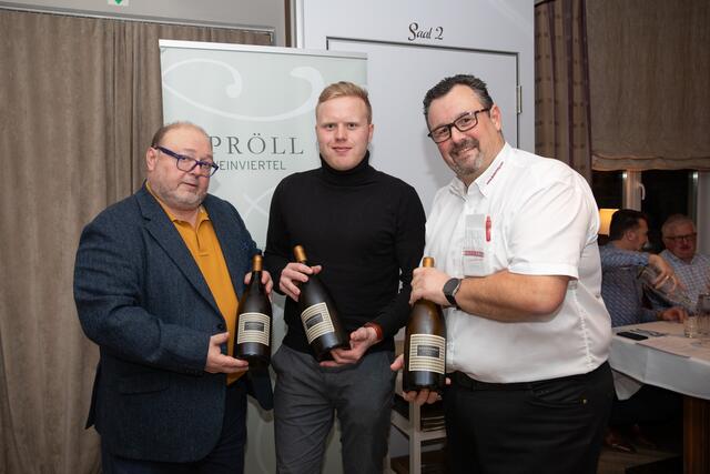 Landgasthof Jautschnig: Gäste wurden mit Wein und feinen Speisen ...