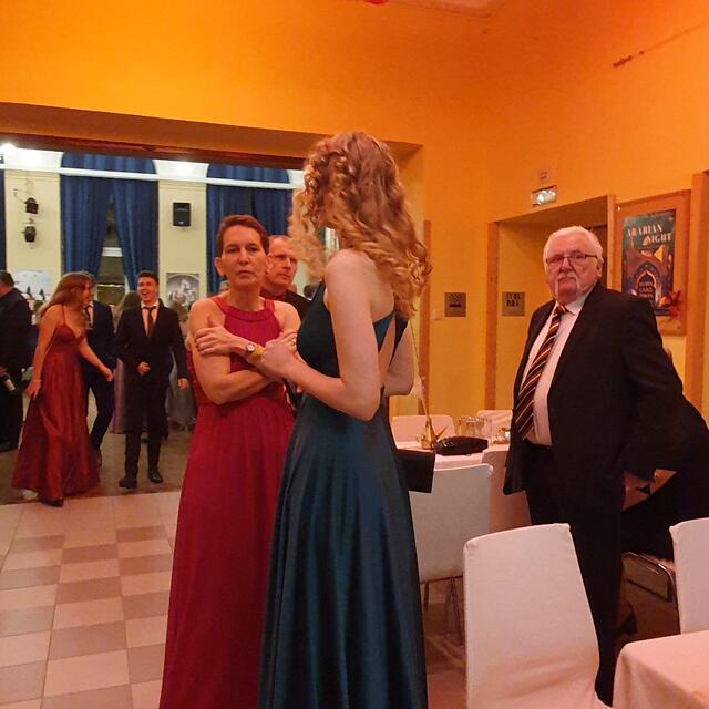 Das gesellschaftliche Ereignis: Der Oktavanerball im Gymnasium Laa ...