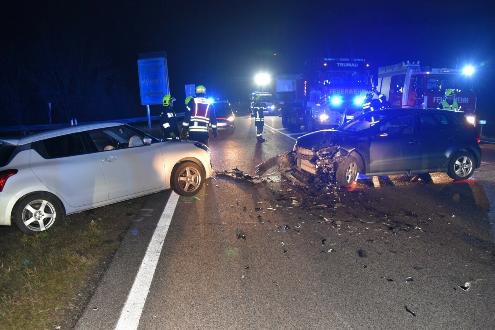 Frontalzusammenstoß: Trumau: Zwei Verletzte bei Unfall bei A3 Auffahrt - Baden