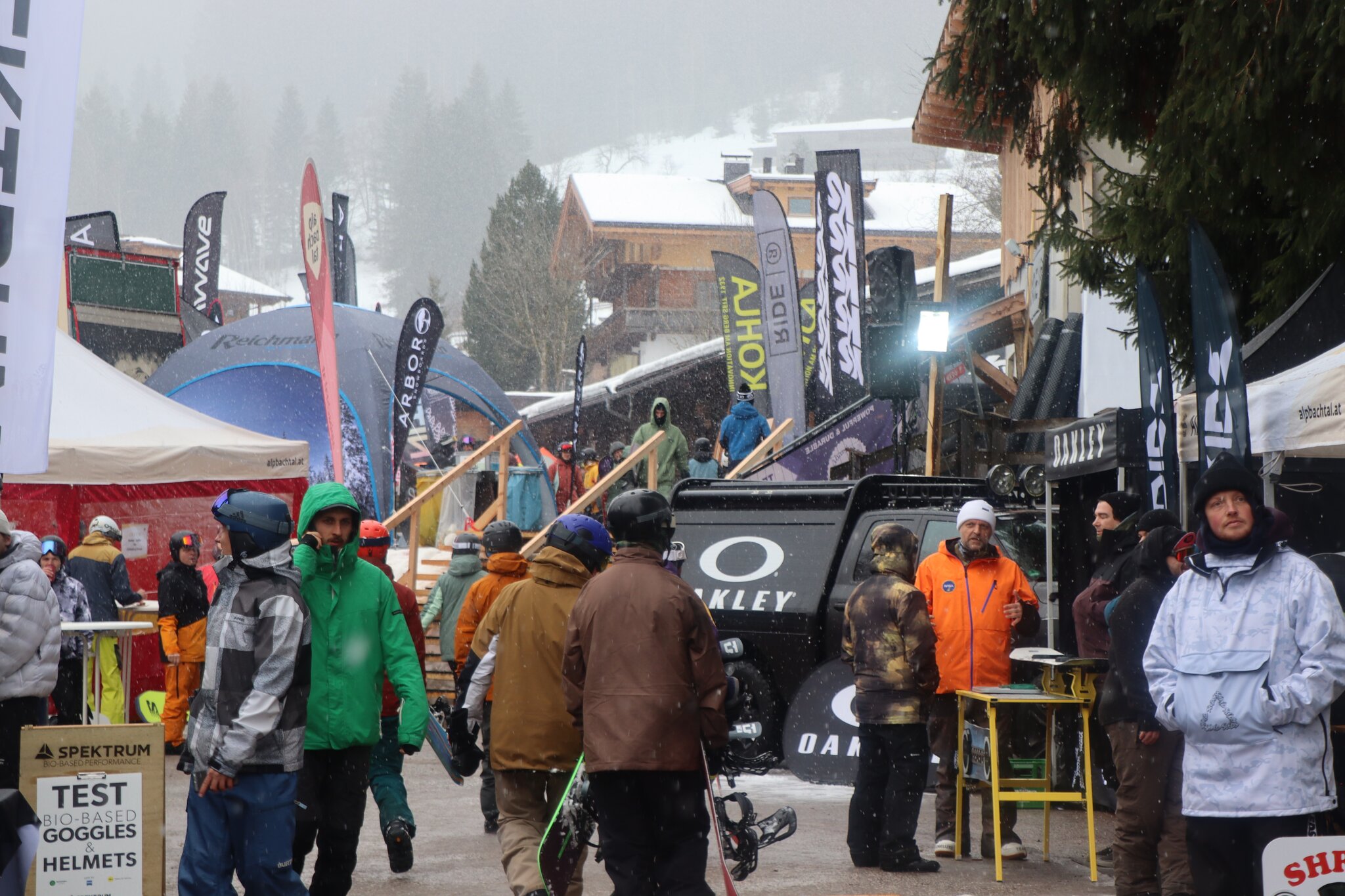 "Shops 1st try": Alpbach stellt die Vielfalt der Snowboards zur Schau ...