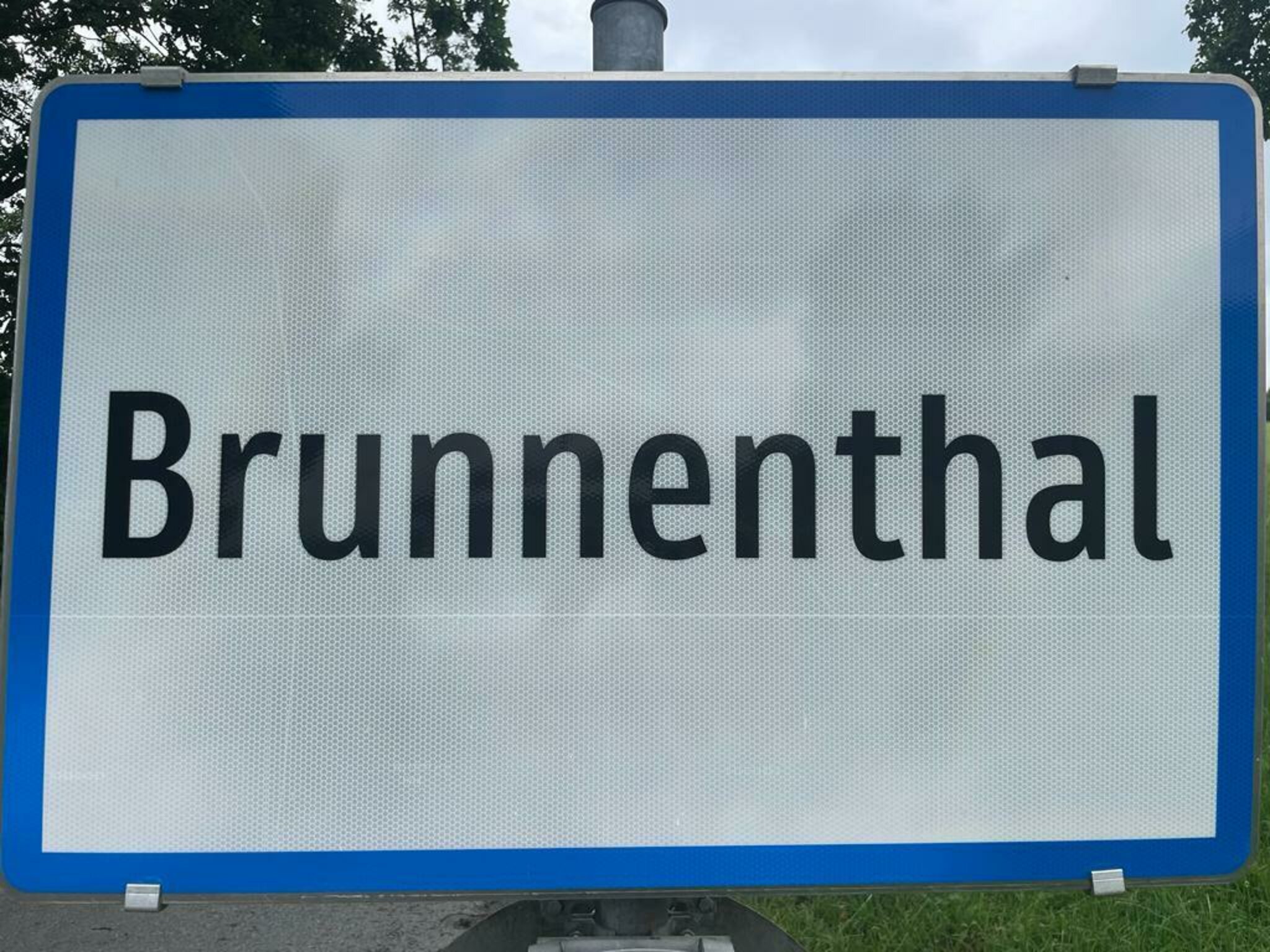 Zehn Gläubiger: Wochenblick-Verlag "Medien24" aus Brunnenthal ist ...