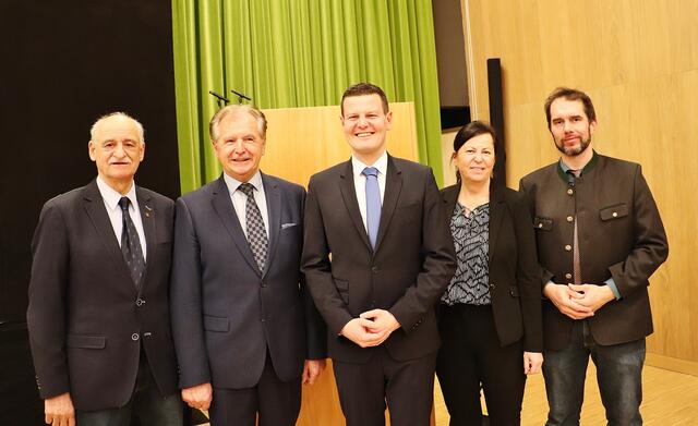 Patrick Dorner folgt auf Werner Kirchsteiger: Bürgermeisterwechsel in ...