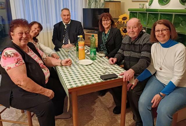 Alles Gute zum Geburtstag: Die Gemeinde gratuliert Heli zum 80er ...