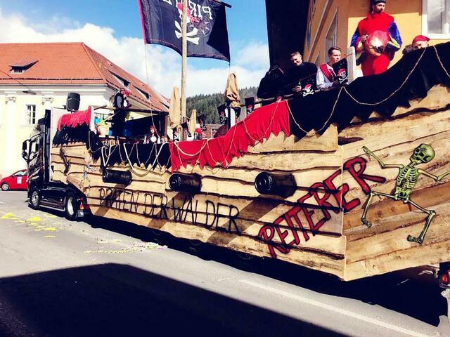 Faschings-LKW: Reiterer und Co. bereichern den Spittaler Faschingsumzug ...