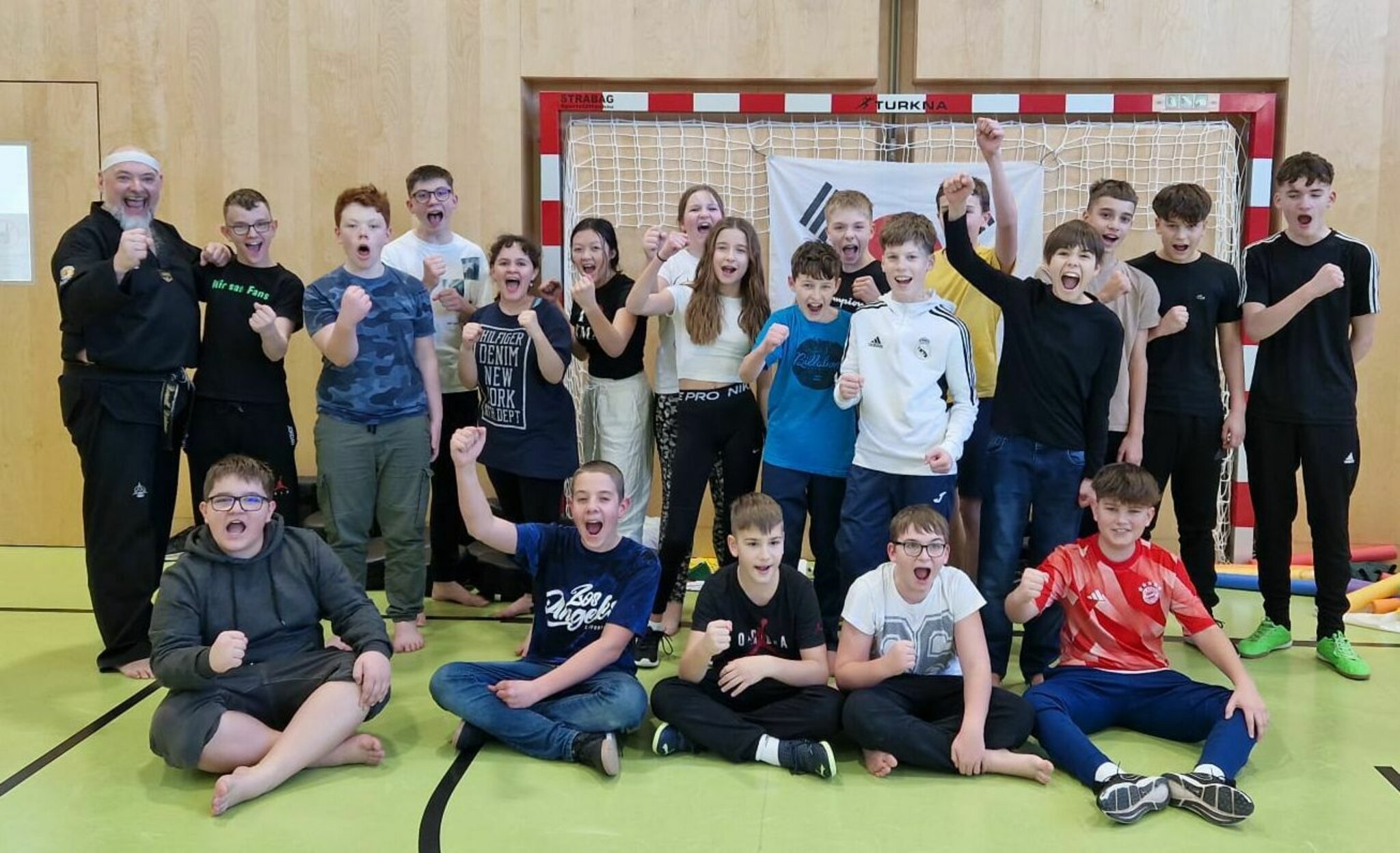 DEFENSE-TULLN - Selbstverteidigung mit 40 Schülern der NMS-FELS ...