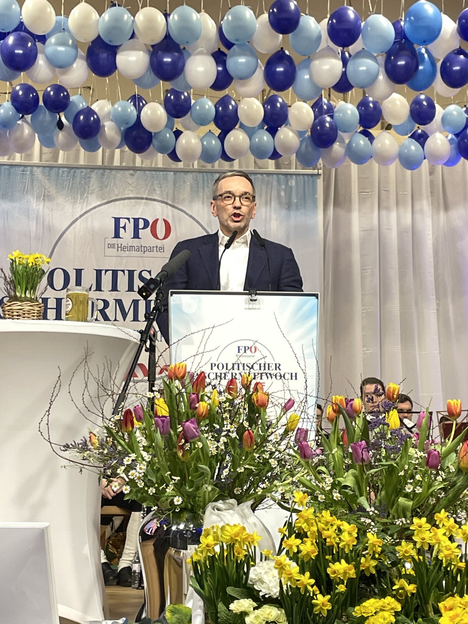 Aschermittwoch in Ried: Freiheitliche und "Omas gegen rechts" erheben ihre Stimmen - Ried