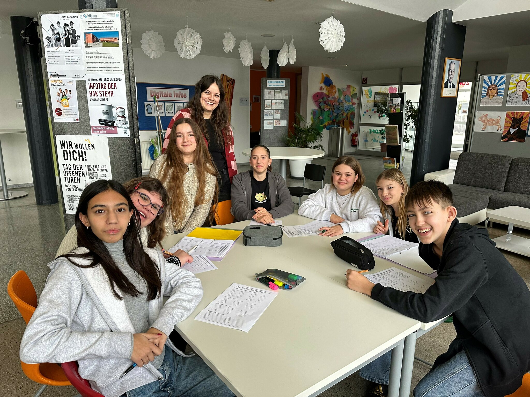 SMS St. Valentin: Für Karriere und Urlaub: Mittelschüler:innen lernen ...