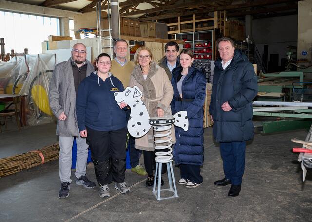 Digital in die Spielplatz-Zukunft: "Schaukeln" mit der Landeshauptfrau ...